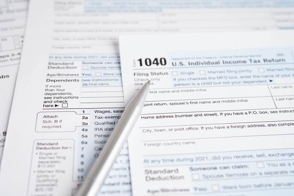 1040 vs 1099 (What Are the Form Differences?) | Intuit TurboTax Blog